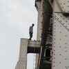 Kolkata: Mentally-challenged man climbs Howrah Bridge, police lures him ...